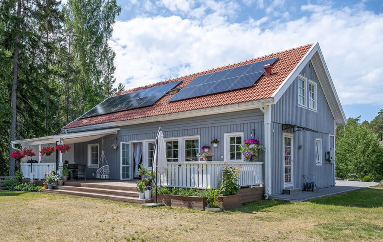 Installera Solcellspaneler & Solfångare i Vällingby, Stockholm ...