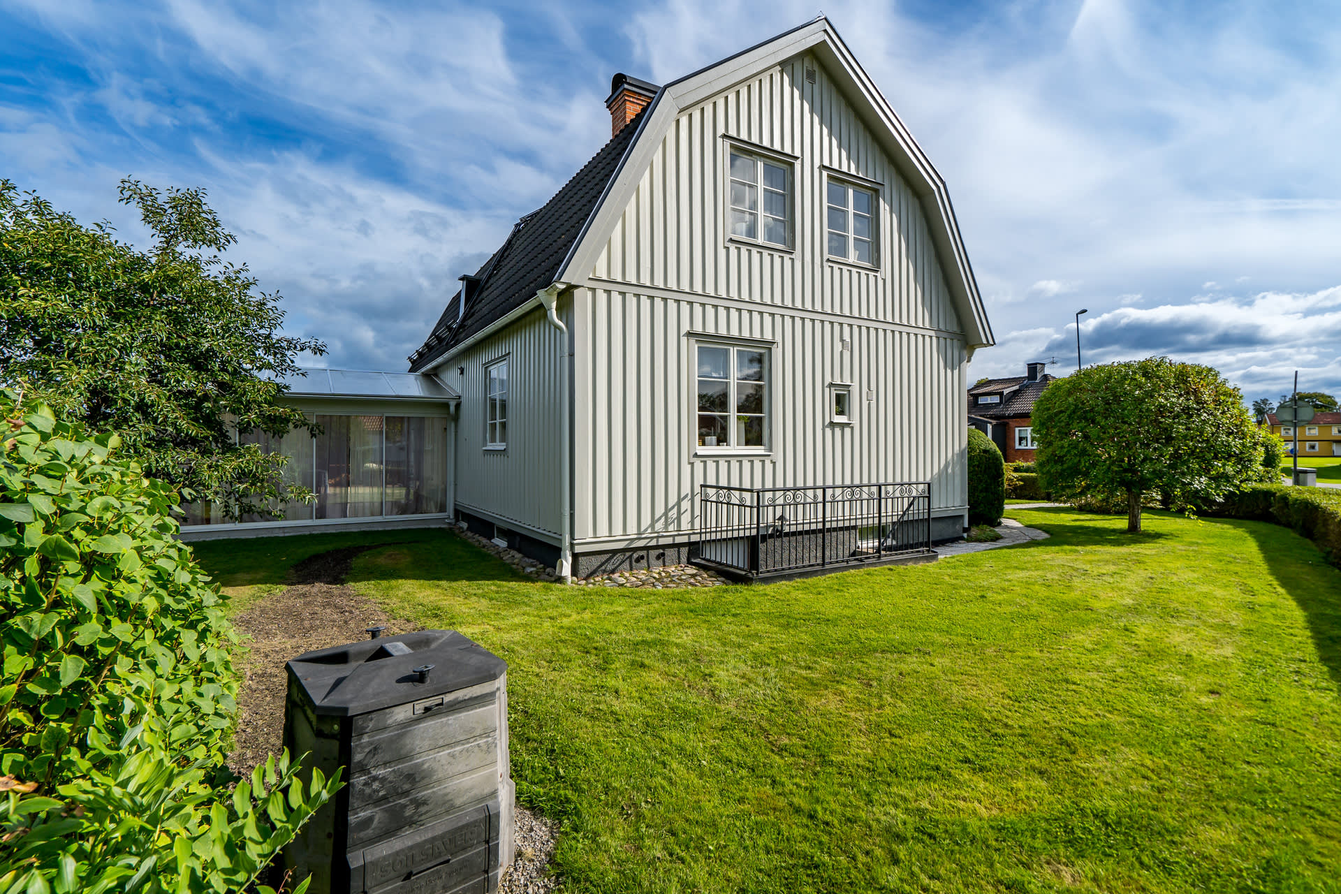 Ommålad fasad med linoljefärg, Järfälla Veddesta | Takläggare i ...